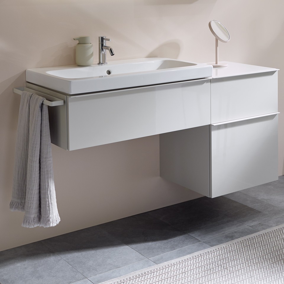 Badmöbel mit viel praktischem Stauraum | geberit.de